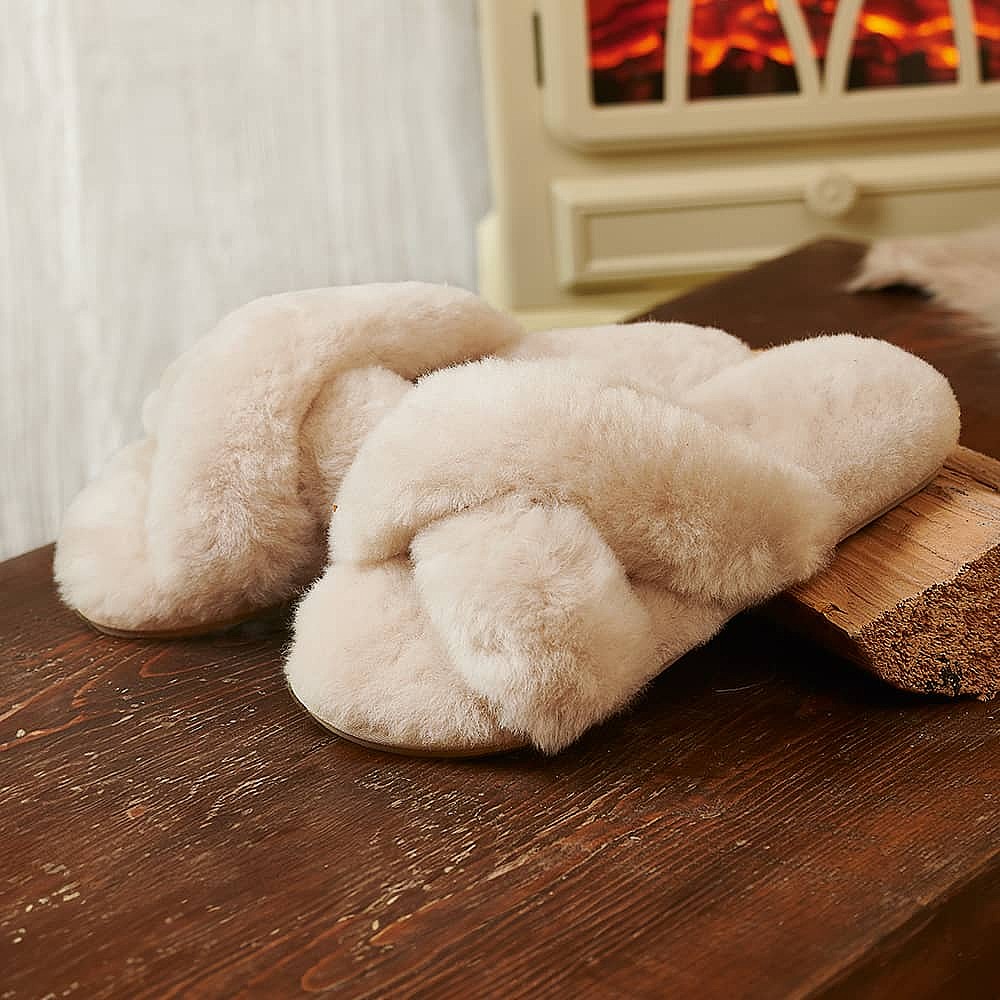 Fluffy slider slippers store