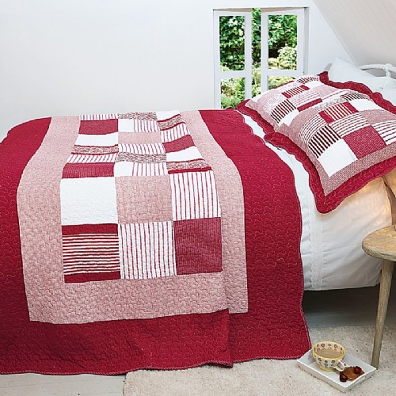 Laholm Patchwork Quilt & 2 Pillowcases | Eivu